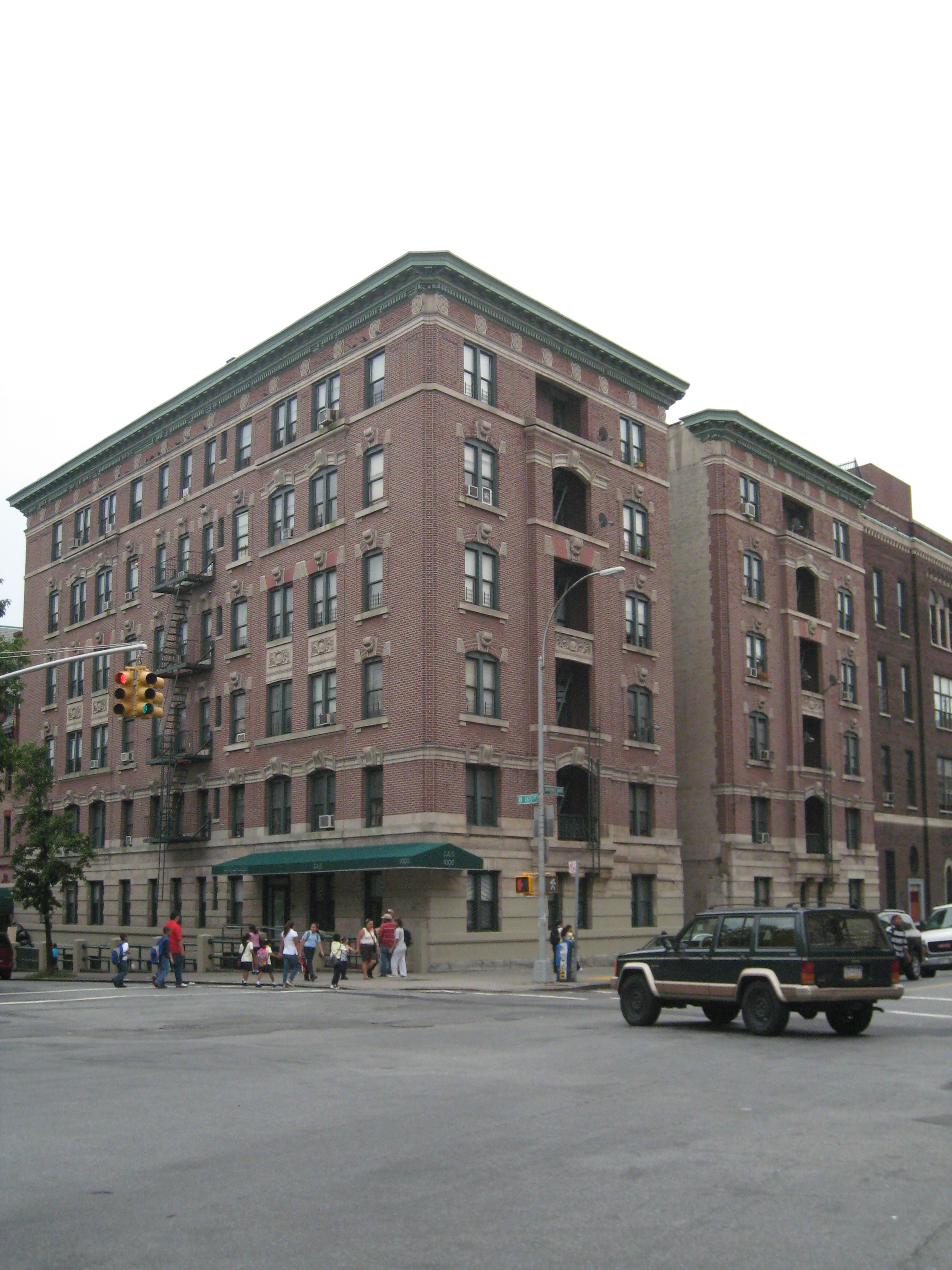 Marcus & Millichap Arranges $8.9 M Sale of Washington Heights Building ...