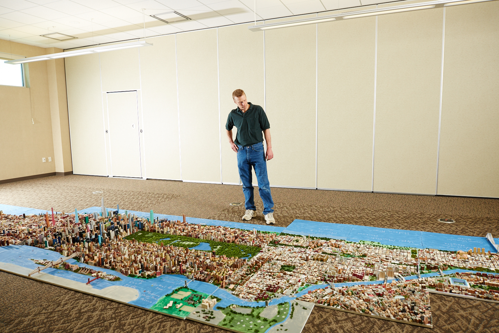 Queens Native Constructs Mini-Manhattan Model With 37,000 Buildings ...
