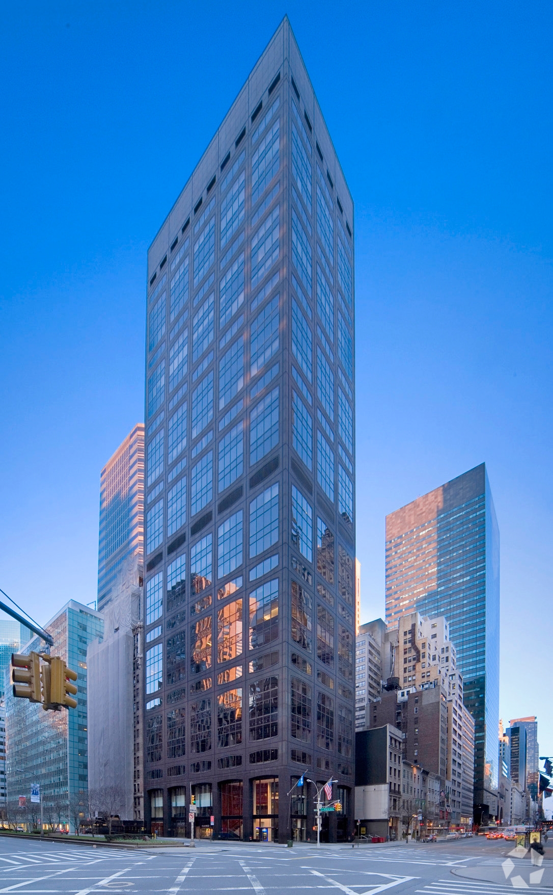 Brazilian Bank Retains Top Two Floors of 450 Park Avenue – Commercial ...