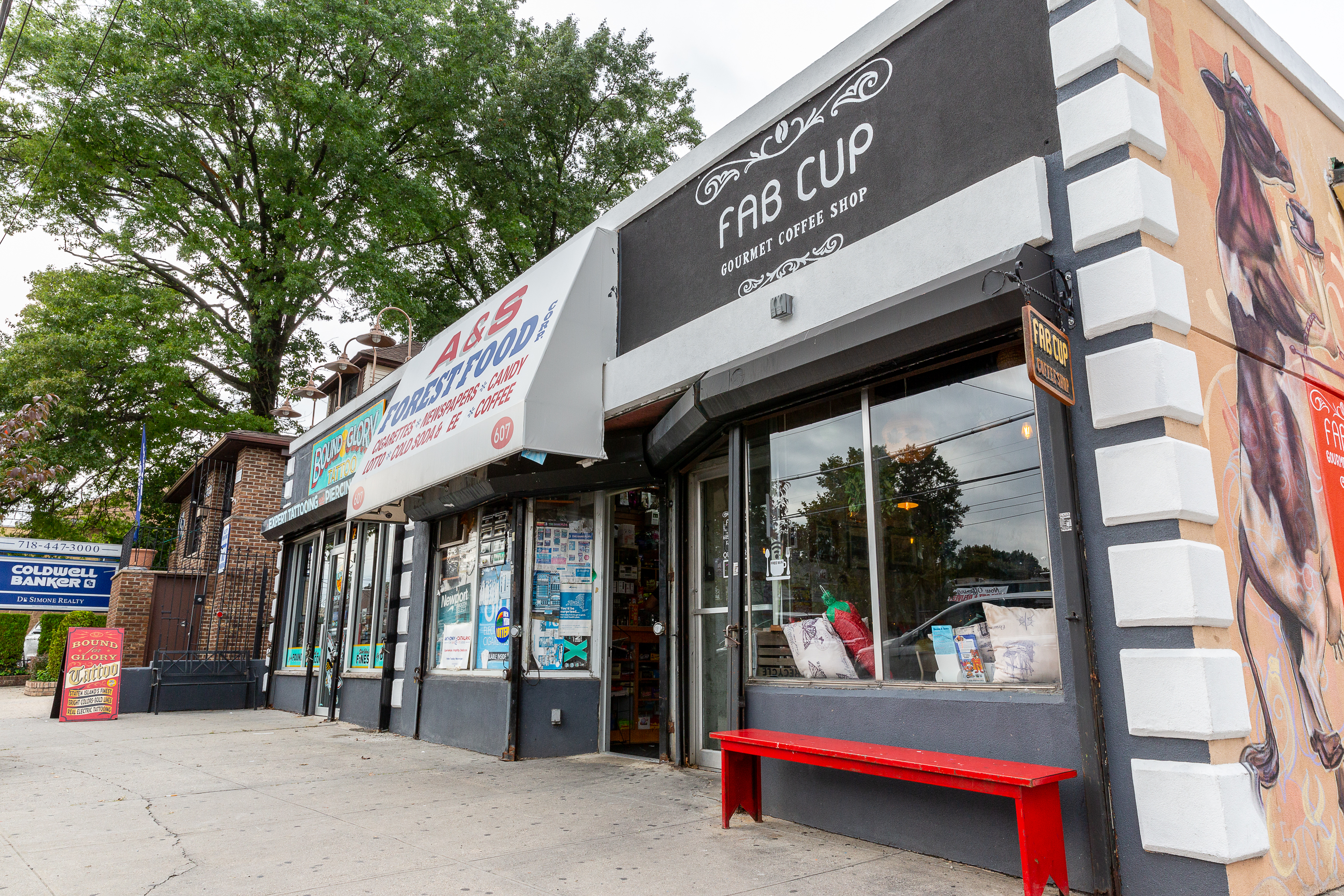 On Staten Island, Brick-and-Mortar Retail Bucks the National Trend ...