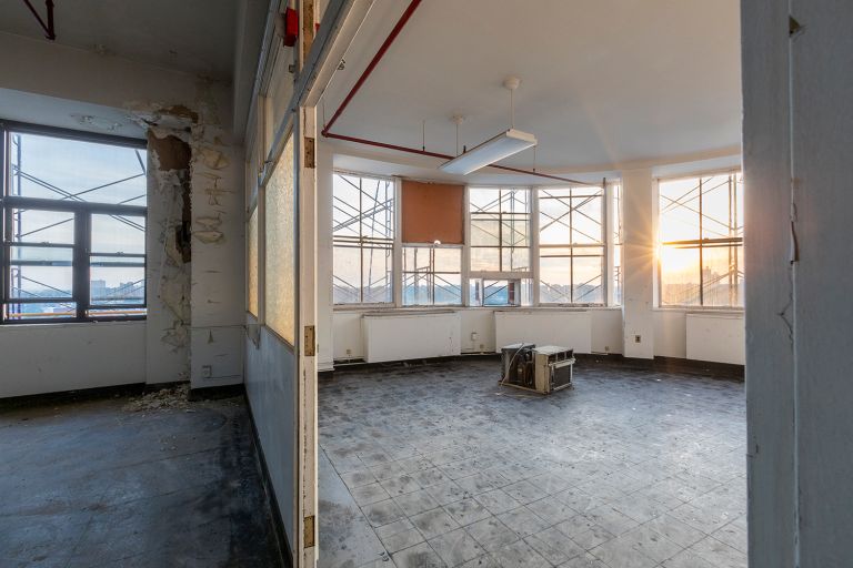 A Blast of Sunlight at the T Building in Queens – Commercial Observer