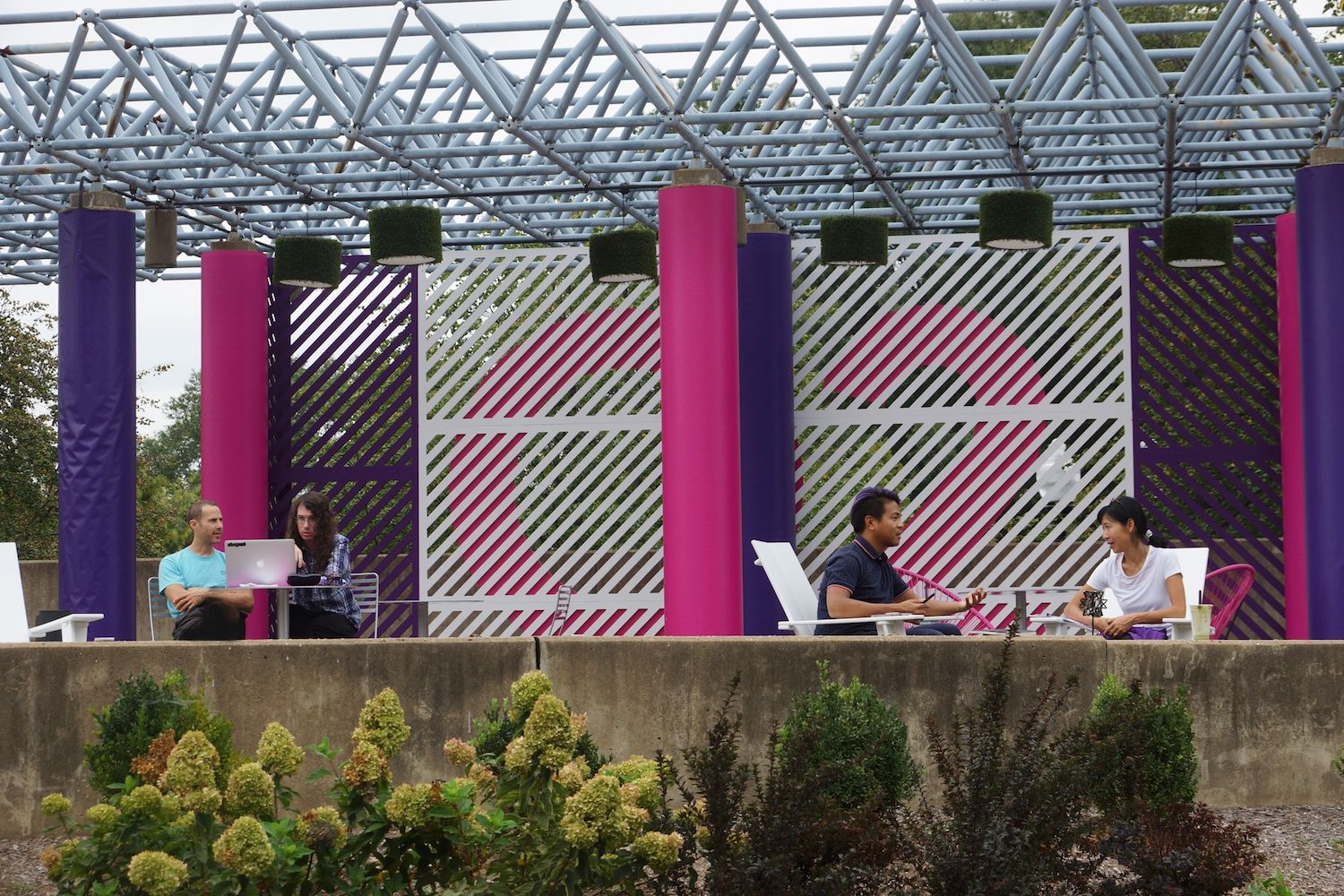 How Rosslyn’s Outdoor Office Is Enticing People Back to the Workplace ...