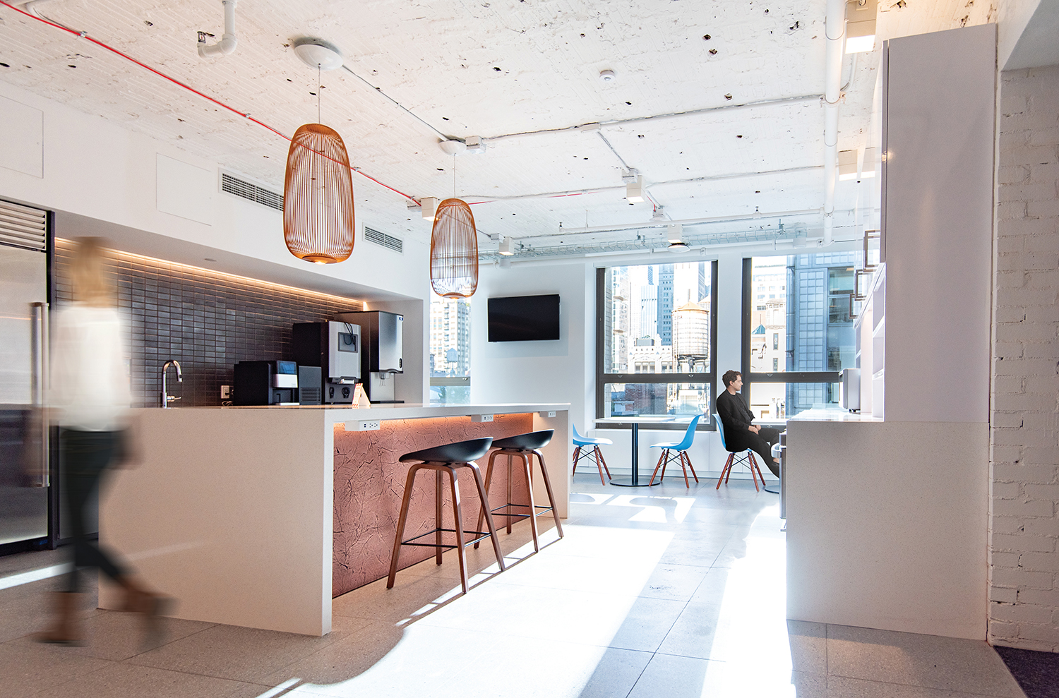 Warner Brothers Discovery Takes Over Building on Park Avenue South ...